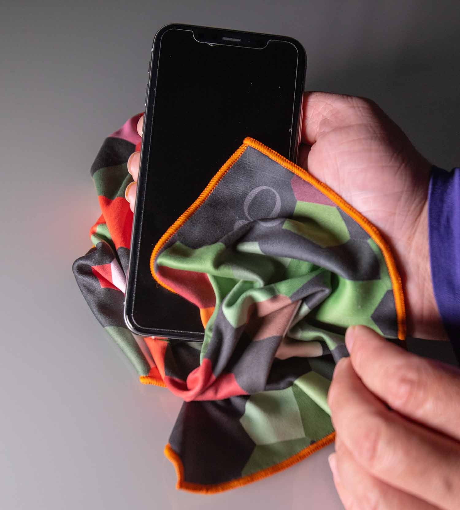 iPhone Screen Cleaning Cloth Guide – Keep Screens Streak-Free